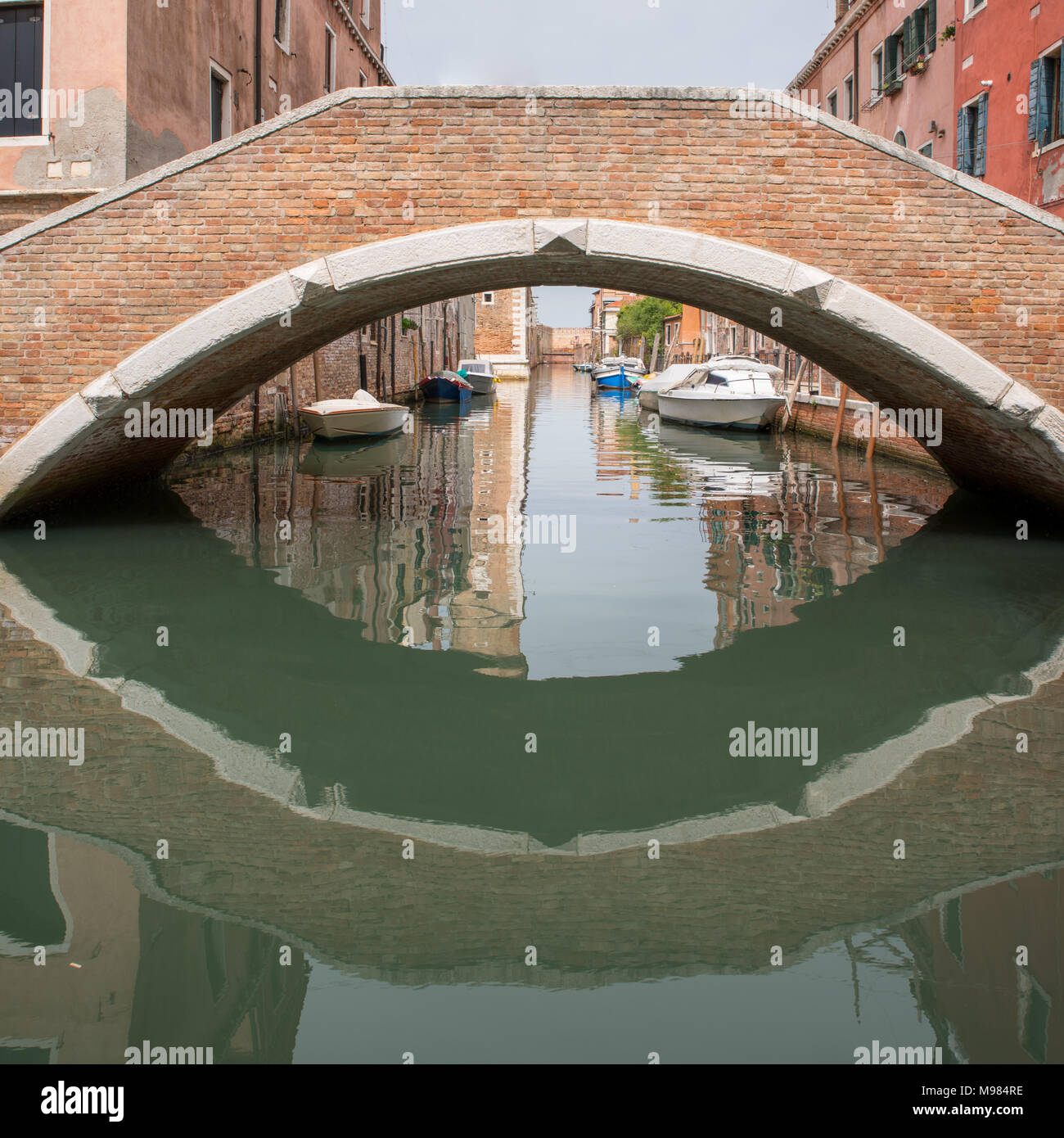 Crumbling paths hi-res stock photography and images - Alamy