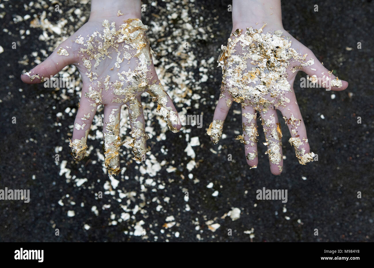 Gold leaves hi-res stock photography and images - Alamy