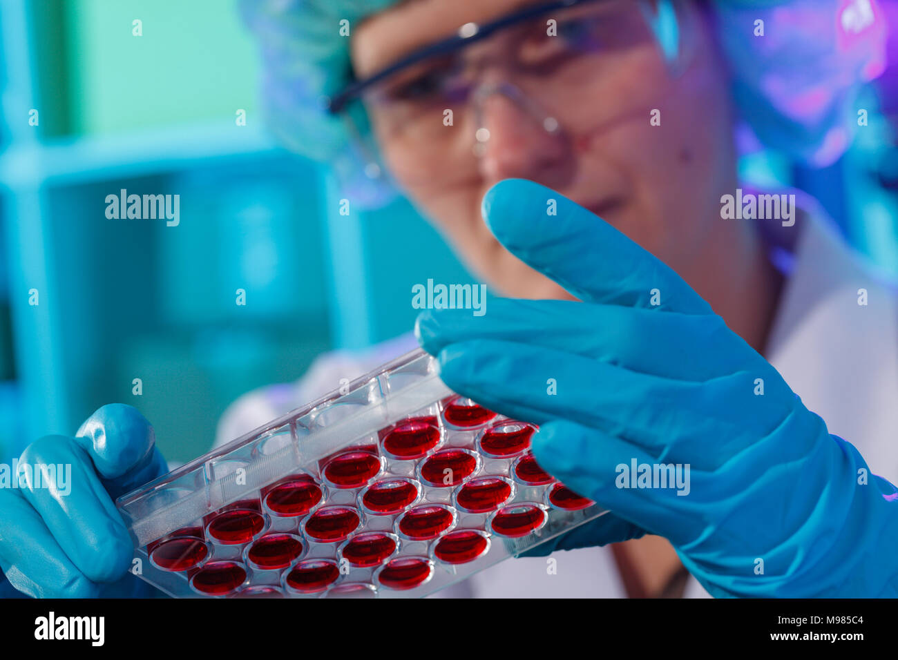Reprogenetics research laboratory hi-res stock photography and images ...
