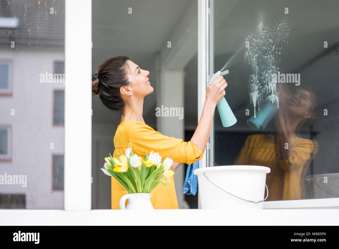 Woman cleaning windows hi-res stock photography and images - Alamy