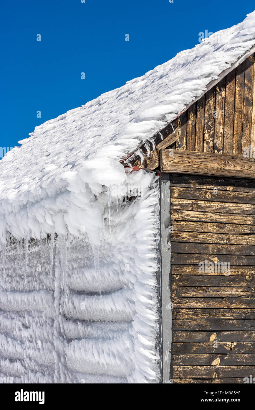 Very frozen house hi-res stock photography and images - Alamy