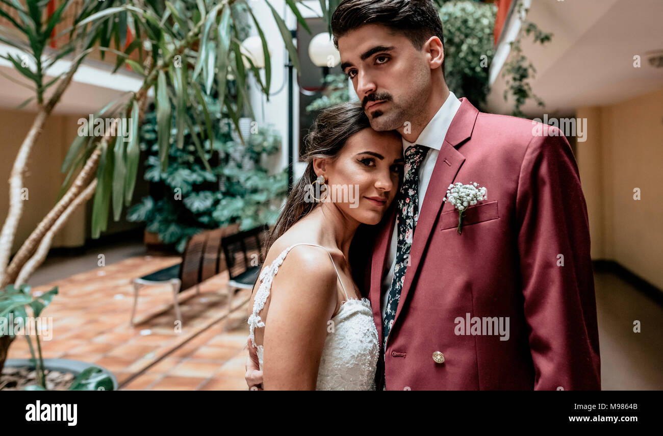 Beautiful bride and groom hi-res stock photography and images - Alamy