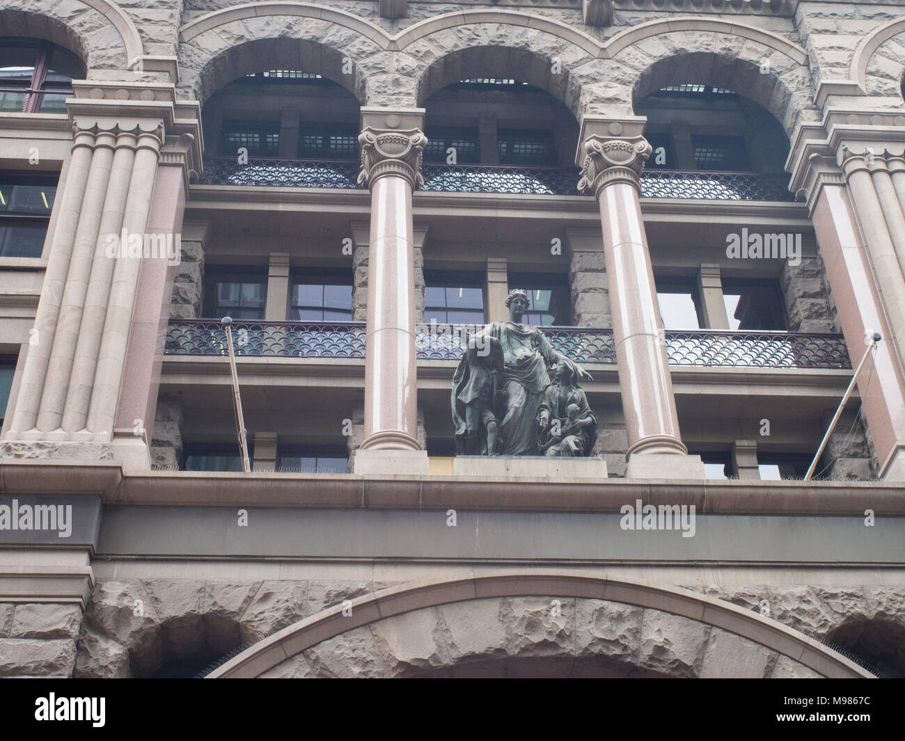 Statue On A Historic Building In Sydney Stock Photo - Alamy
