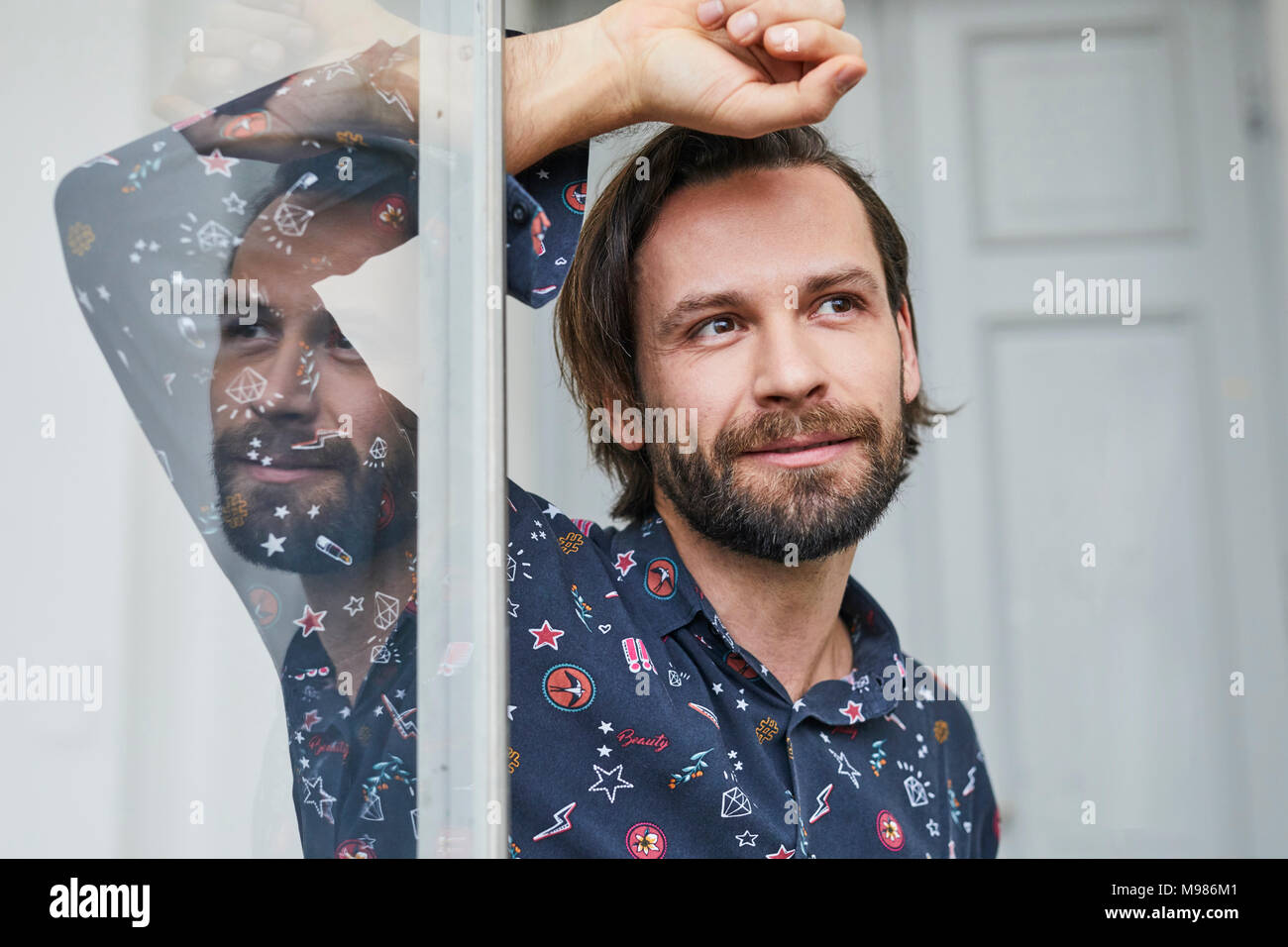 Man open window hi-res stock photography and images - Alamy