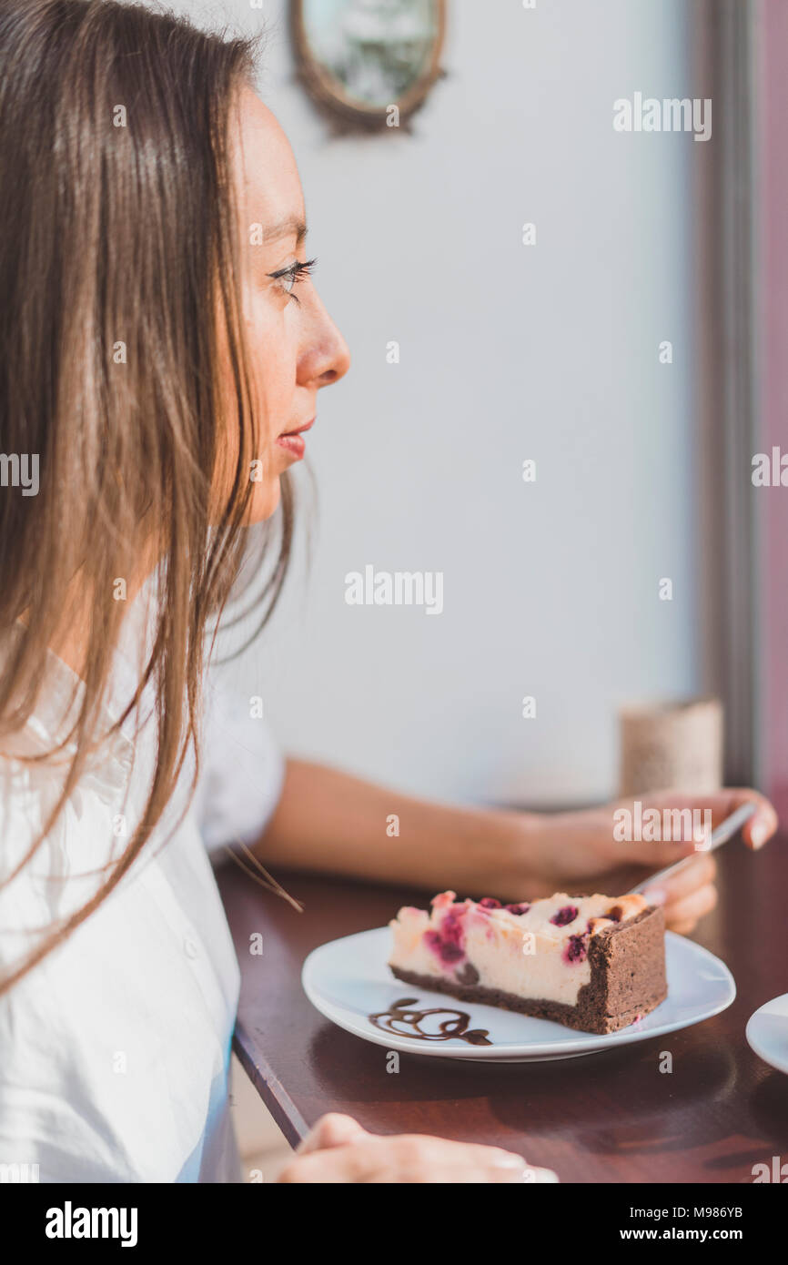 Woman thinking cake hi-res stock photography and images - Alamy