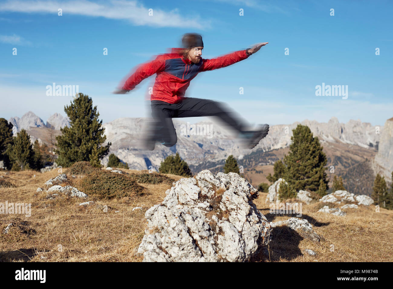 Man jumping hi-res stock photography and images - Alamy