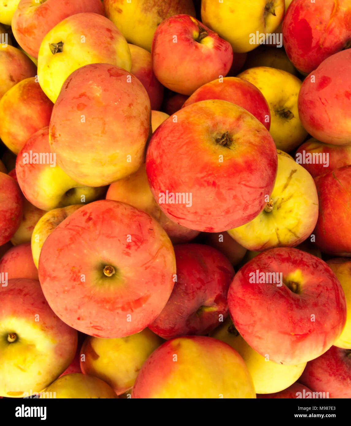 Bulk apples hi-res stock photography and images - Alamy