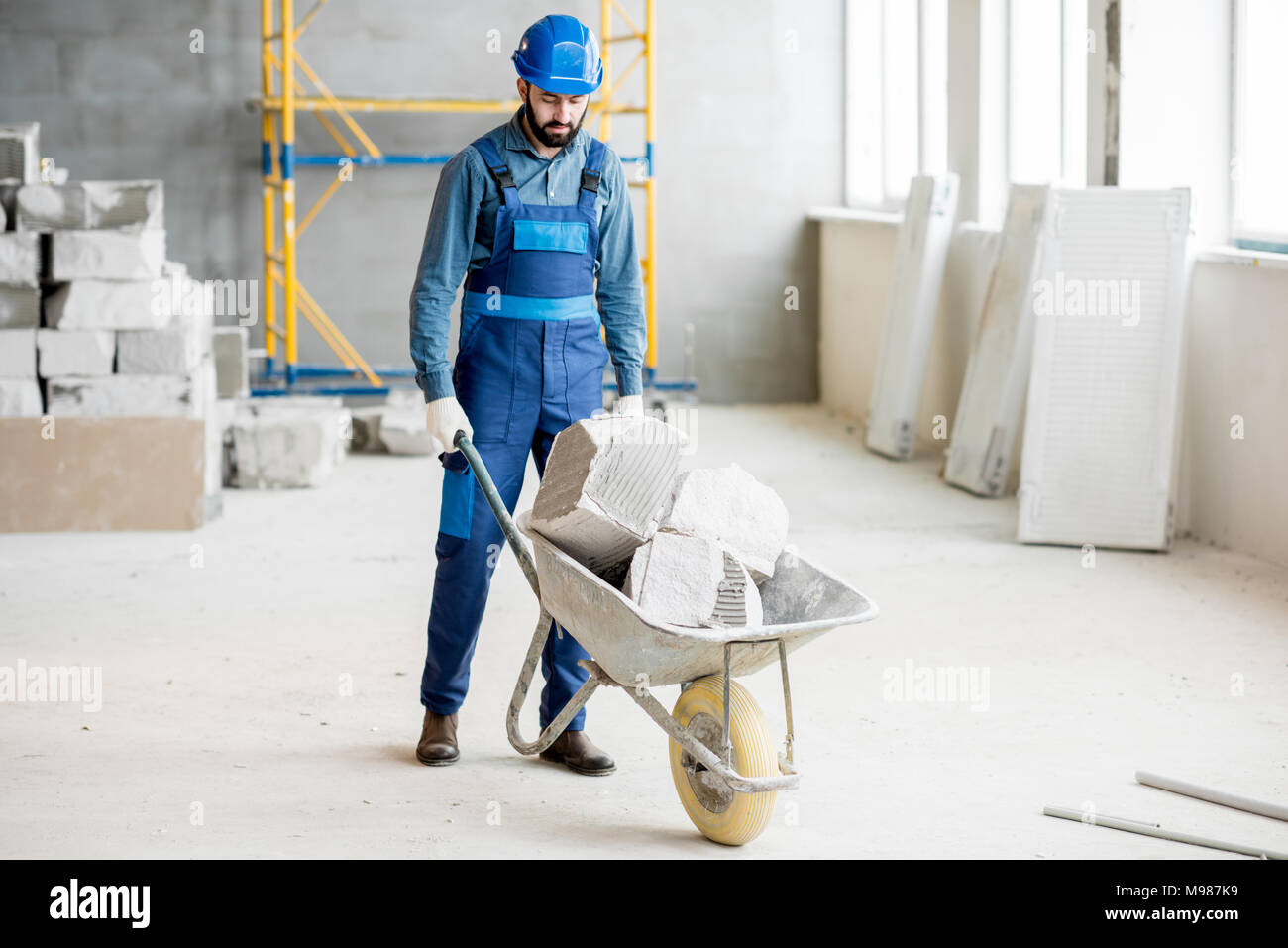 Worker carrying brick hi-res stock photography and images - Alamy