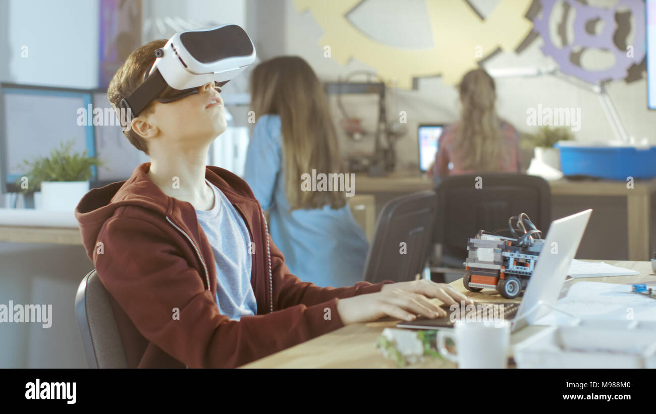 Hi tech science classroom hi-res stock photography and images - Alamy