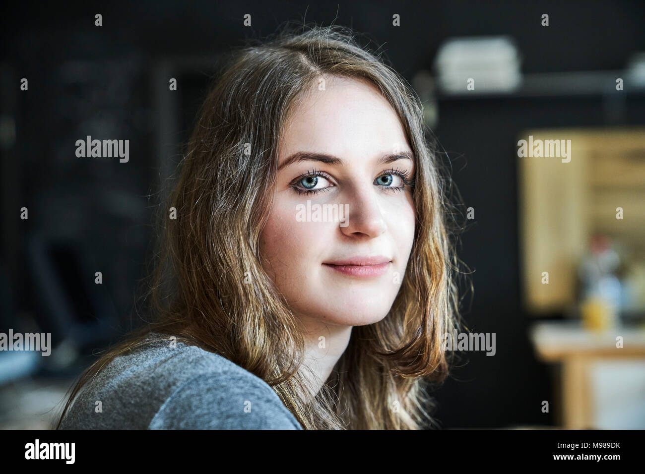 Business young brunette woman hi-res stock photography and images - Alamy