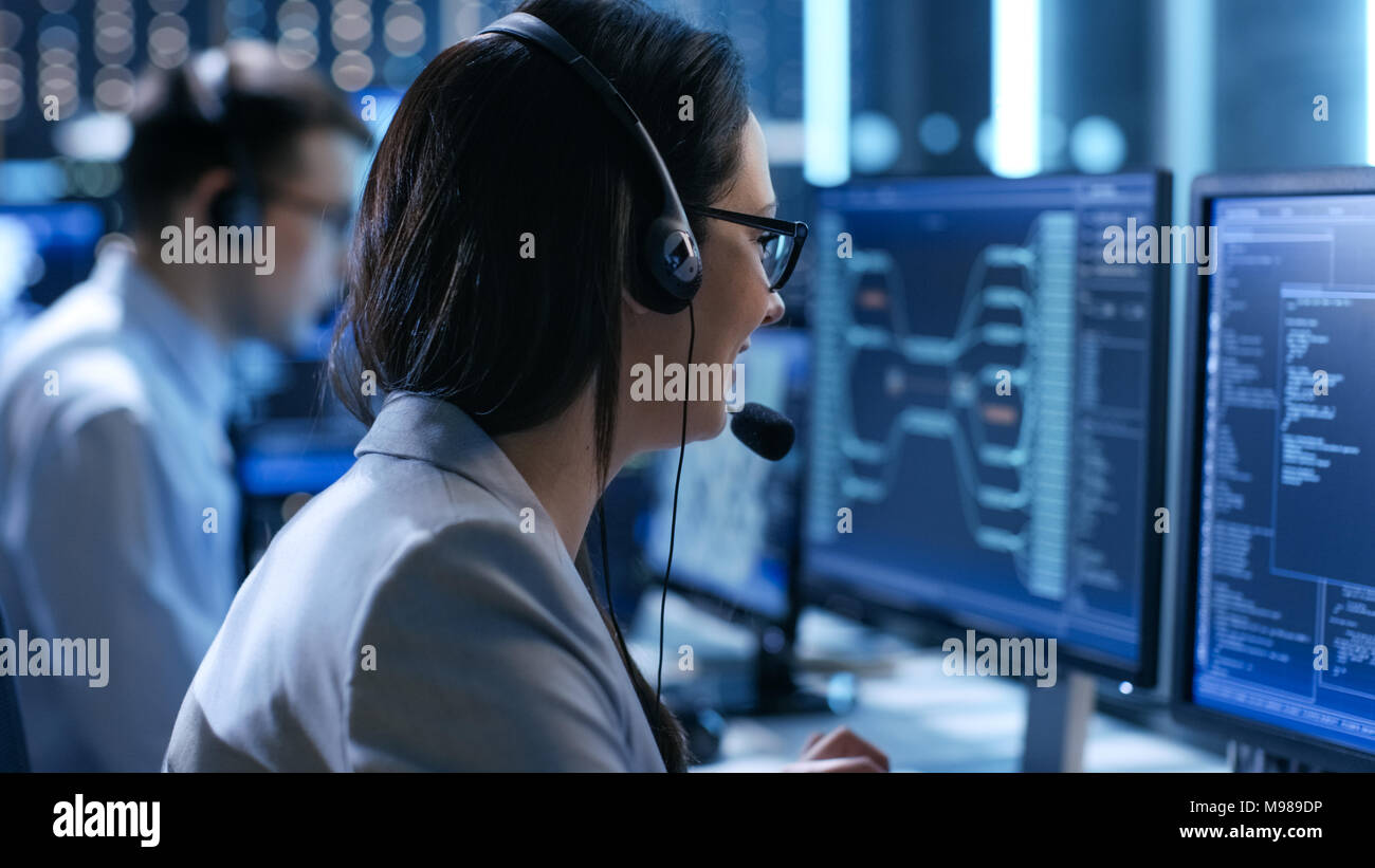 Air traffic control screen hi-res stock photography and images - Alamy