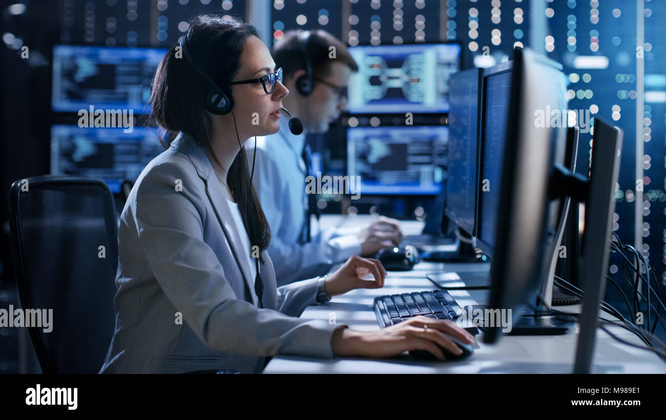 Control room screen world map hi-res stock photography and images - Alamy