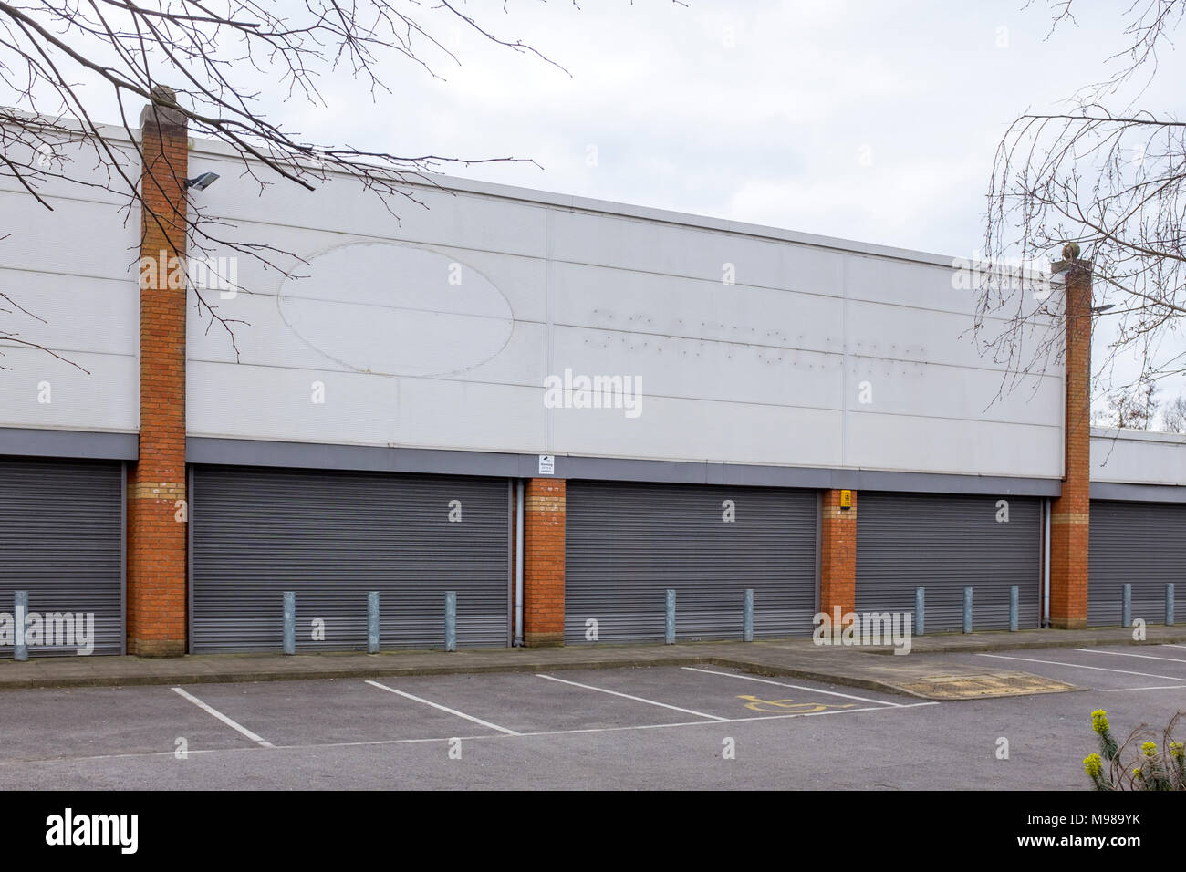 Closed shop shutters hi-res stock photography and images - Alamy