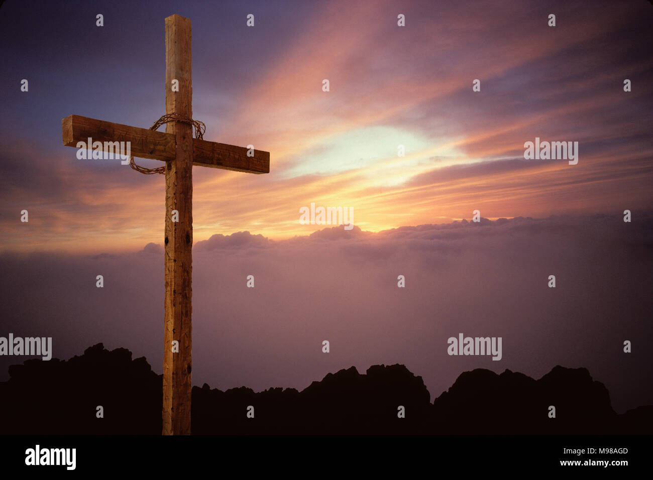 Jesus Christ's empty cross greets Easter sunrise Stock Photo - Alamy