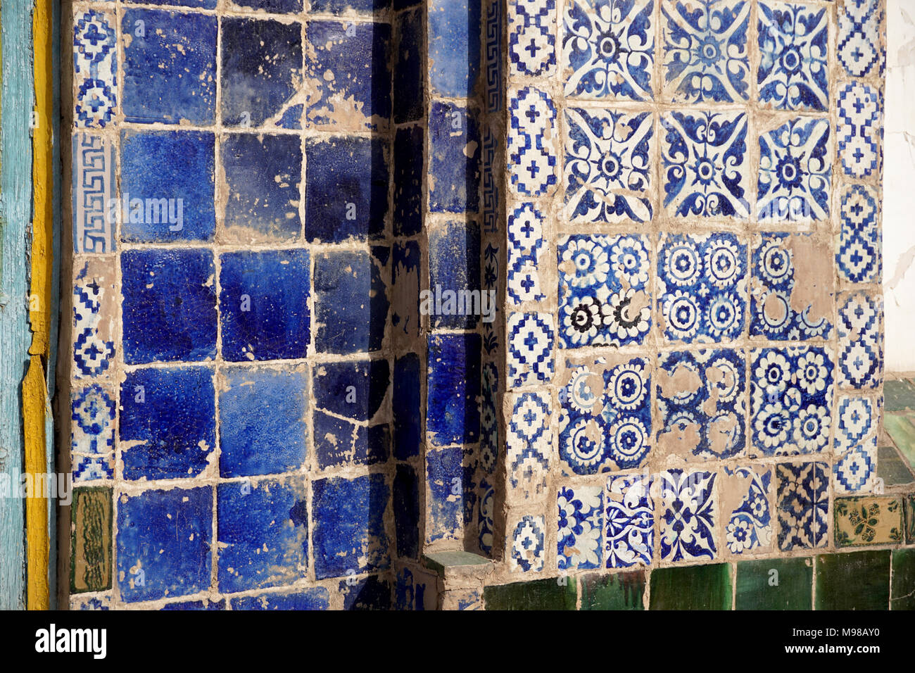 Mausoleum and tomb of Apak Hoja, with colorful glazed tiles in Kashgar ...