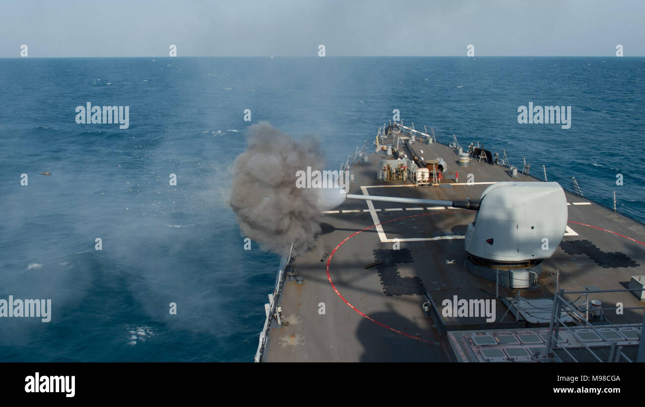 Uss mitscher ddg 57 hi-res stock photography and images - Alamy