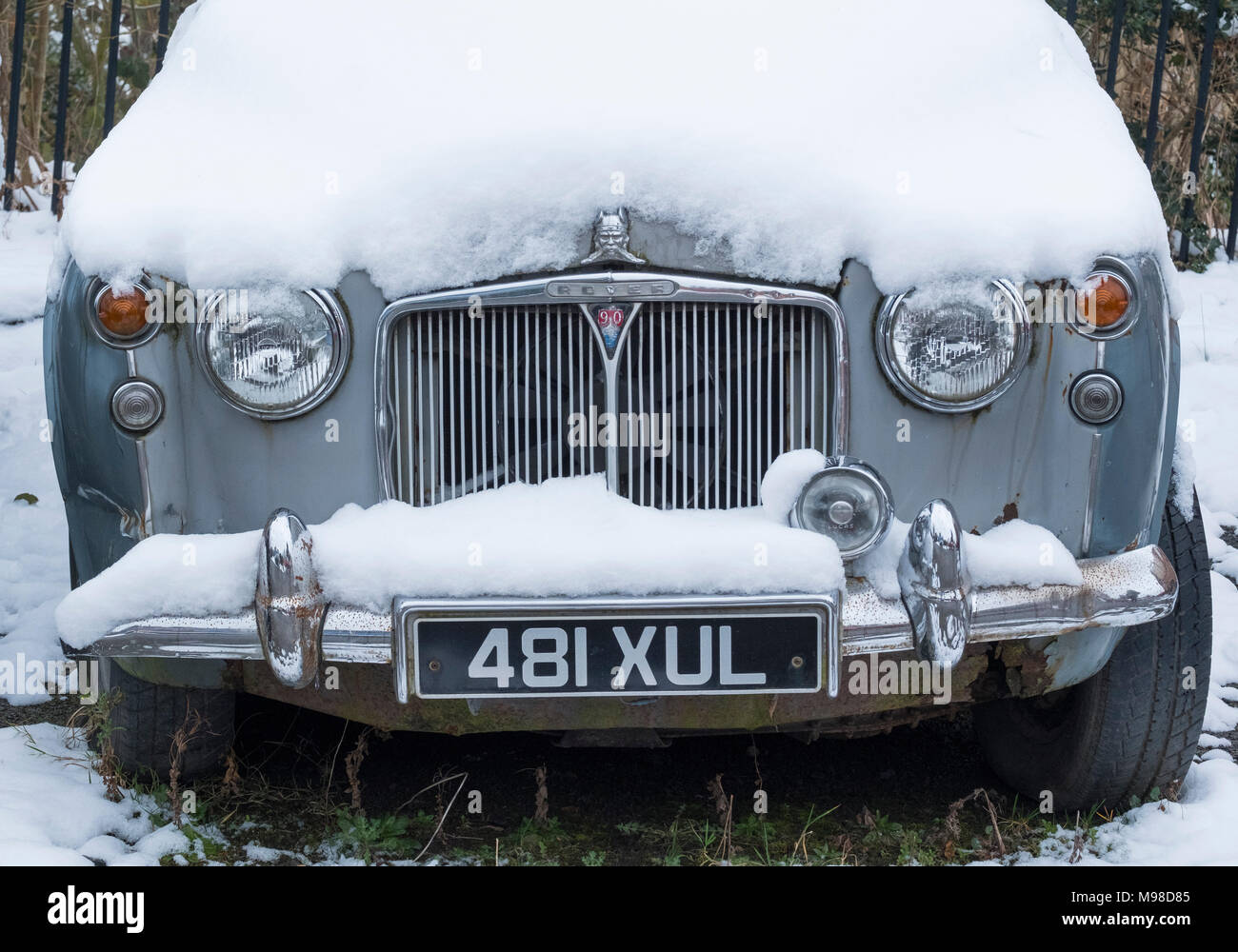 British luxury saloon hi-res stock photography and images - Alamy