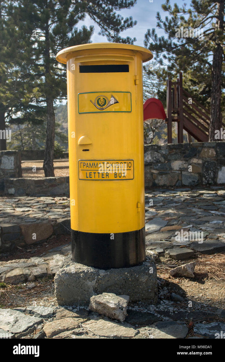 Square Post Leaves High Resolution Stock Photography and Images - Alamy