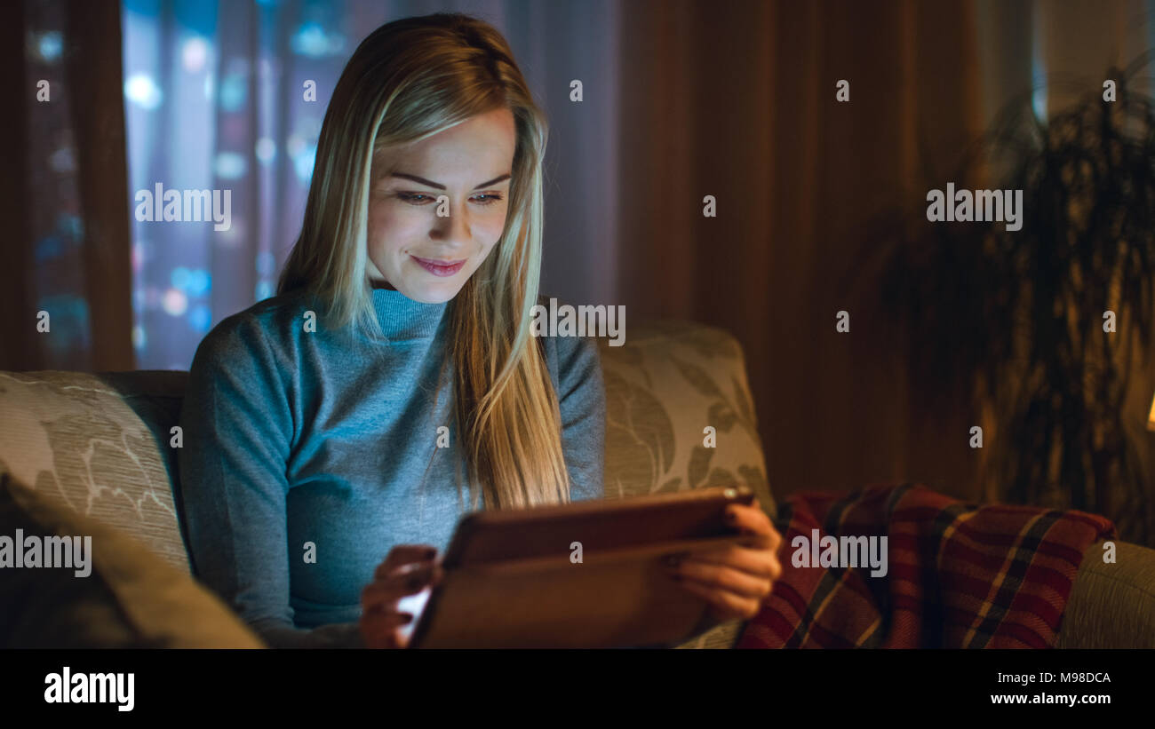 Light behind window night house hi-res stock photography and images - Alamy