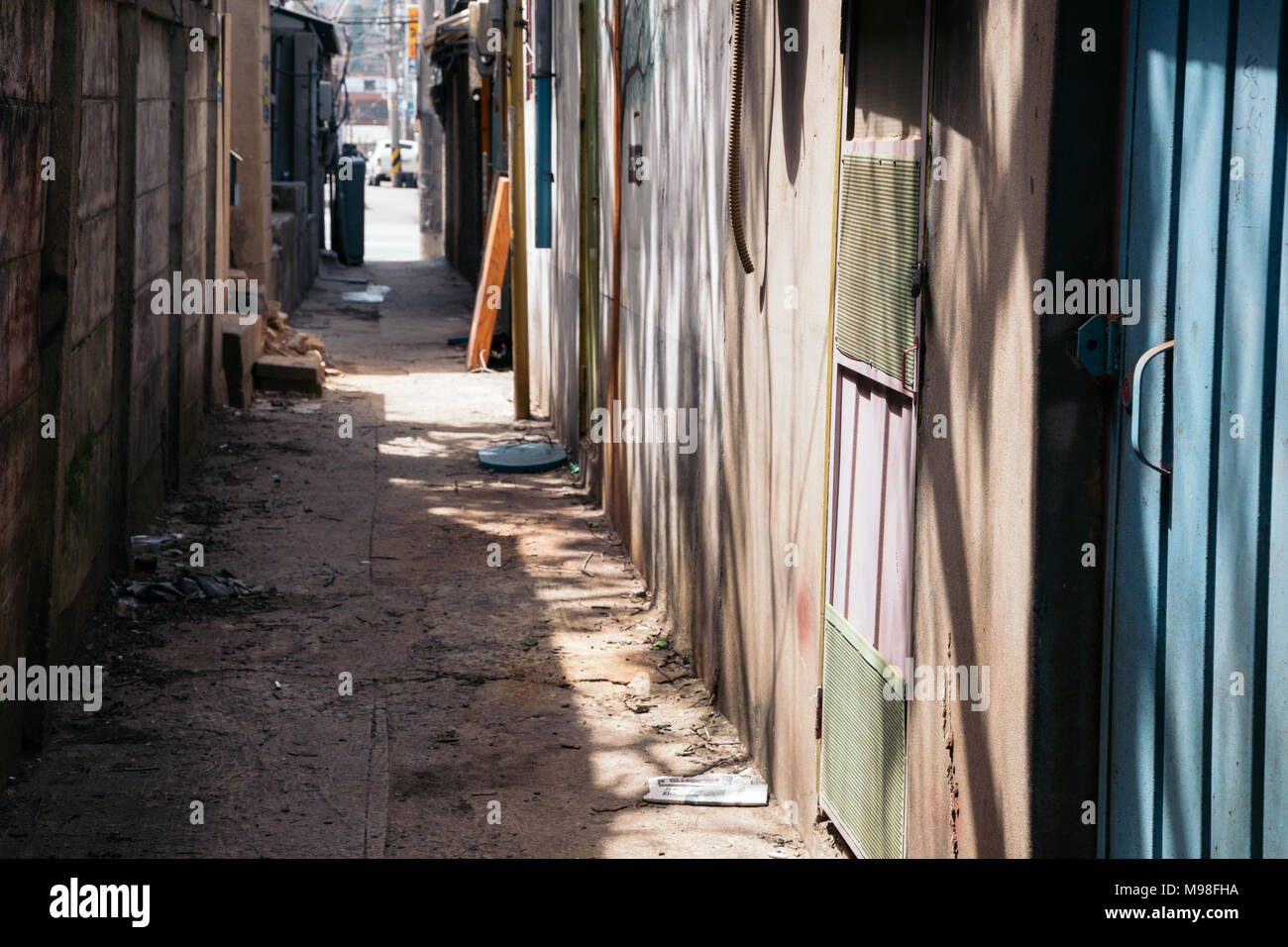 Narrow alley in vintage hi-res stock photography and images - Alamy