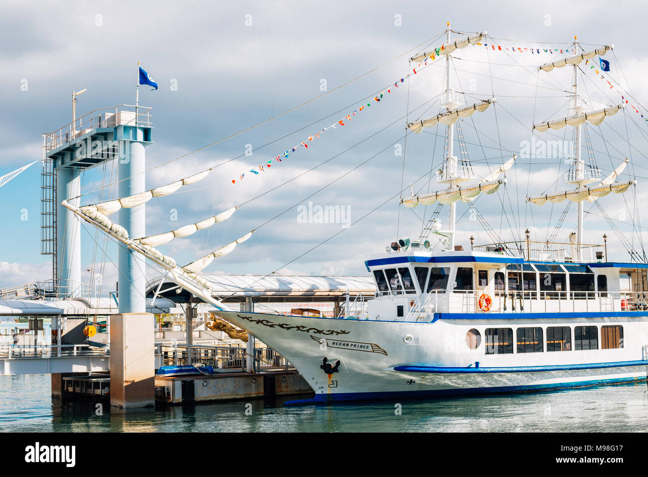 Kobe ferry hi-res stock photography and images - Alamy