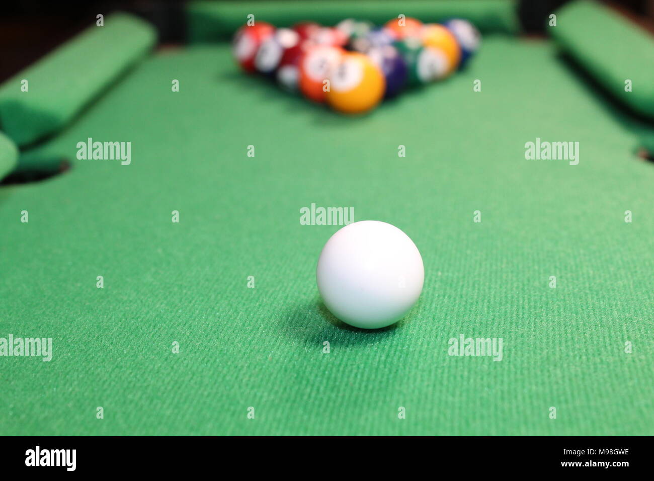 Cue ball breaking billiard balls hi-res stock photography and images ...