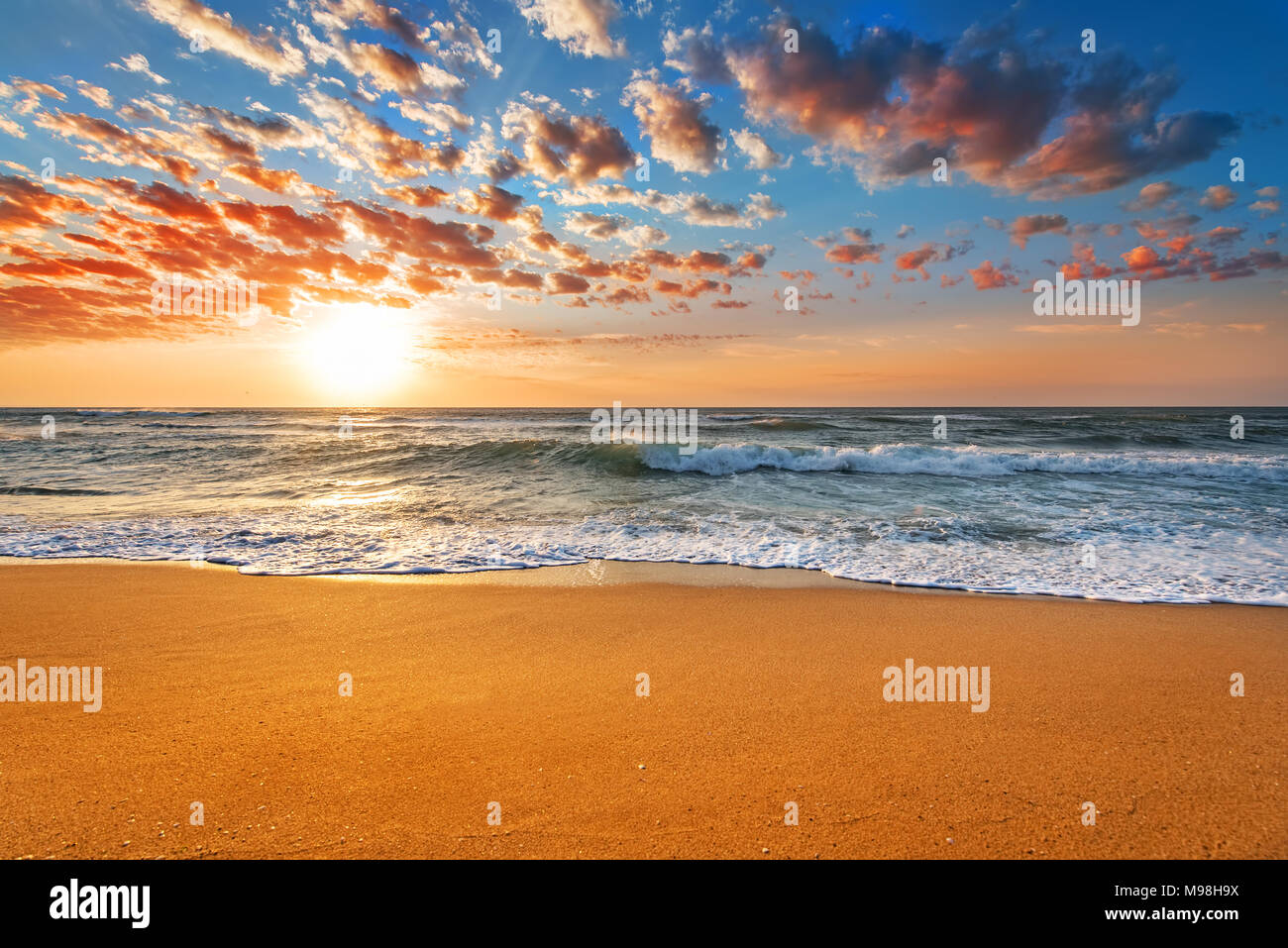 Amazing sunset landscape. Beautiful nature background Stock Photo - Alamy