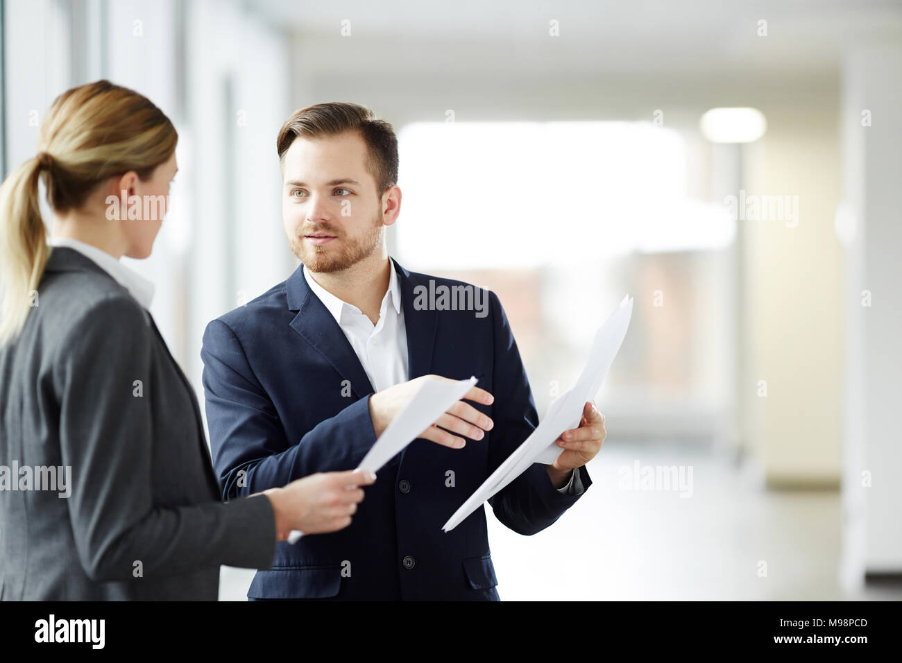 Explaining points of contract Stock Photo - Alamy