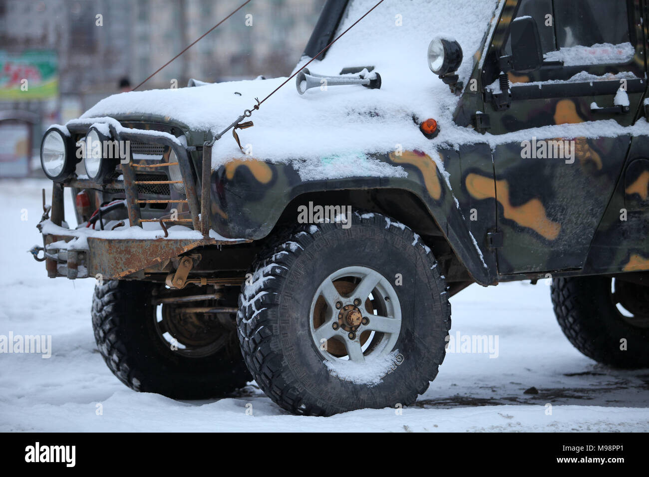 4x4 truck in the snow Stock Photo - Alamy