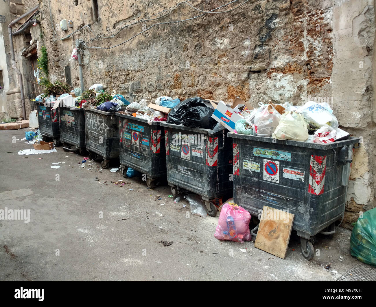 Garbage bins palermo hi-res stock photography and images - Alamy
