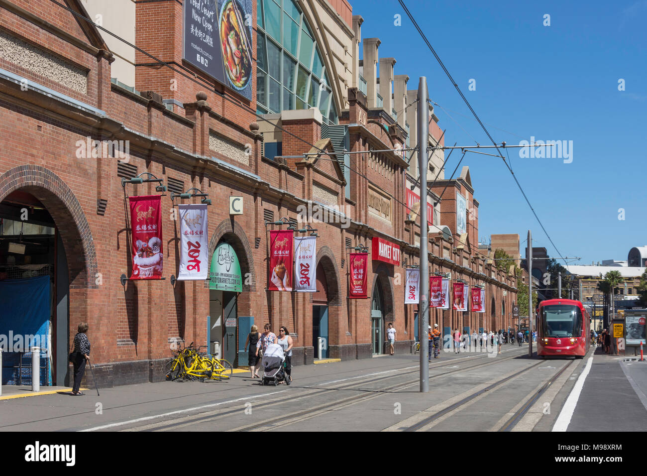 Transdev Light Rail train passing Market City (Sydney's Paddy's ...