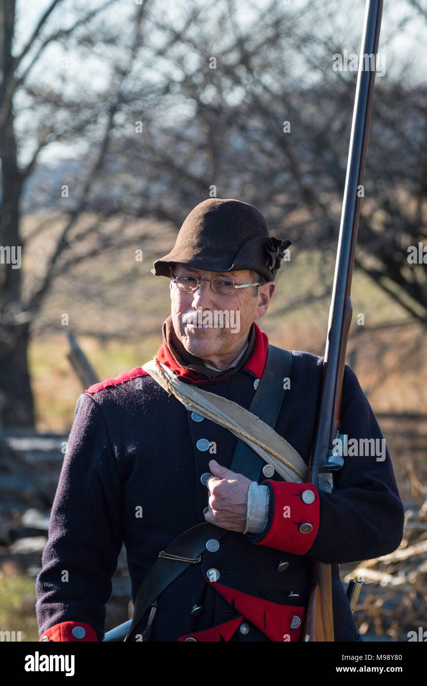 American revolutionary war reenactor hi-res stock photography and ...