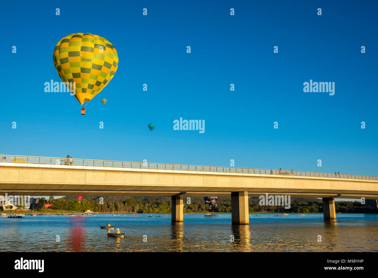 Enlighten Canberra Balloon Festival at Sunrise. Canberra, ACT Stock ...