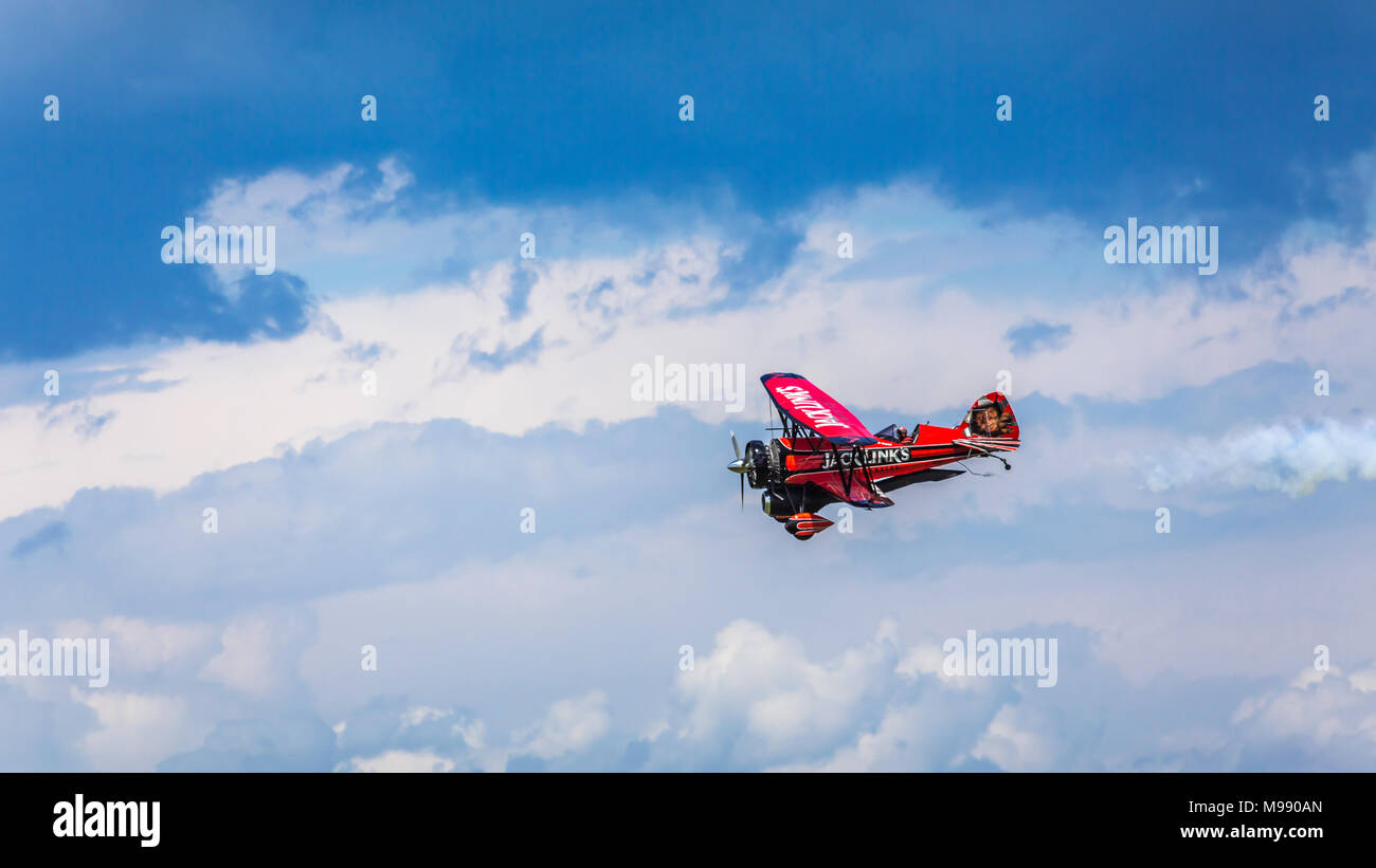 Acrobatic flight show hi-res stock photography and images - Alamy