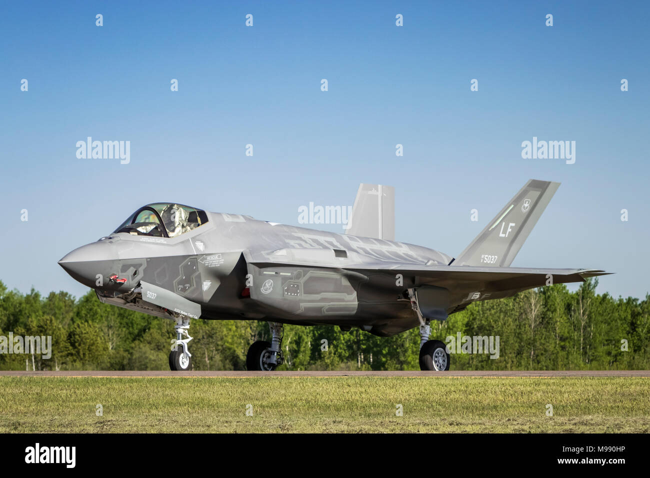 A Lock Martin F-35A fighter jet being prepared for takeoff at the 2017 ...