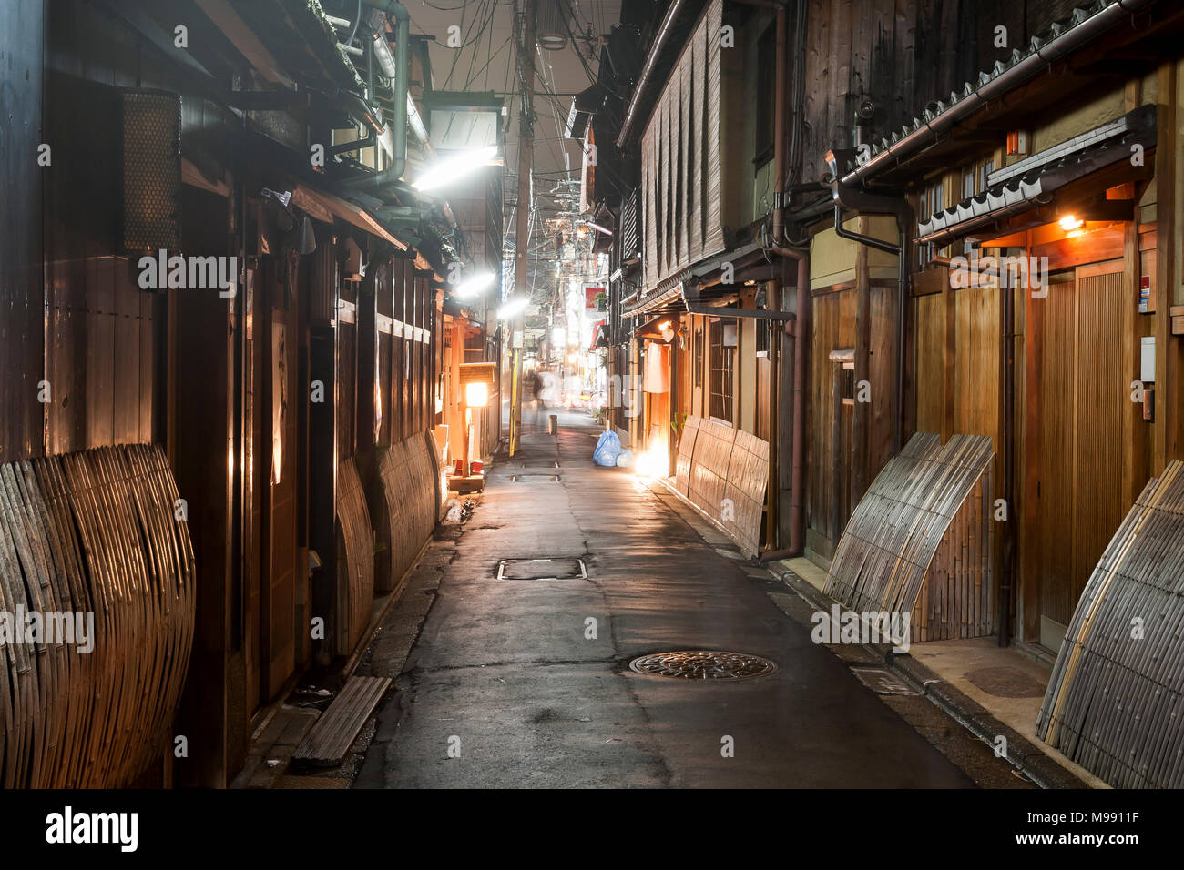 Gion the old ancient center of Kyoto at night, Japan Stock Photo - Alamy