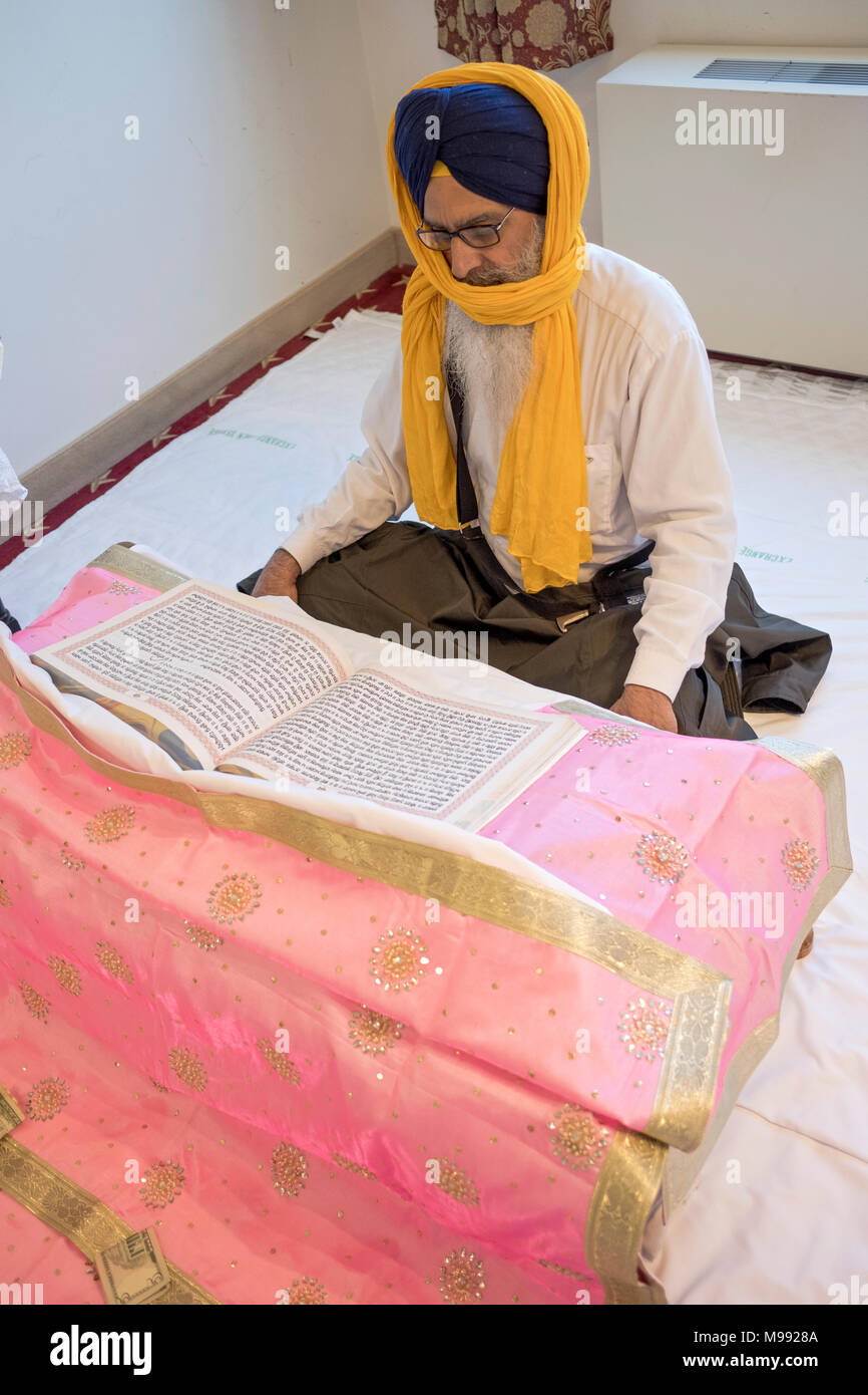 Holy book sikh religion hi-res stock photography and images - Alamy