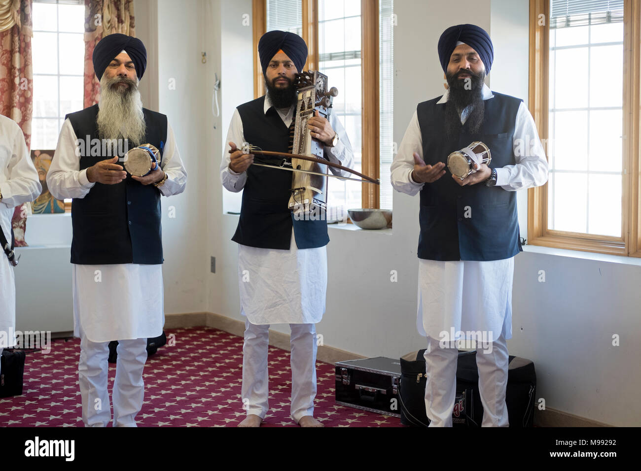 Sikh musicians instruments hi-res stock photography and images - Alamy