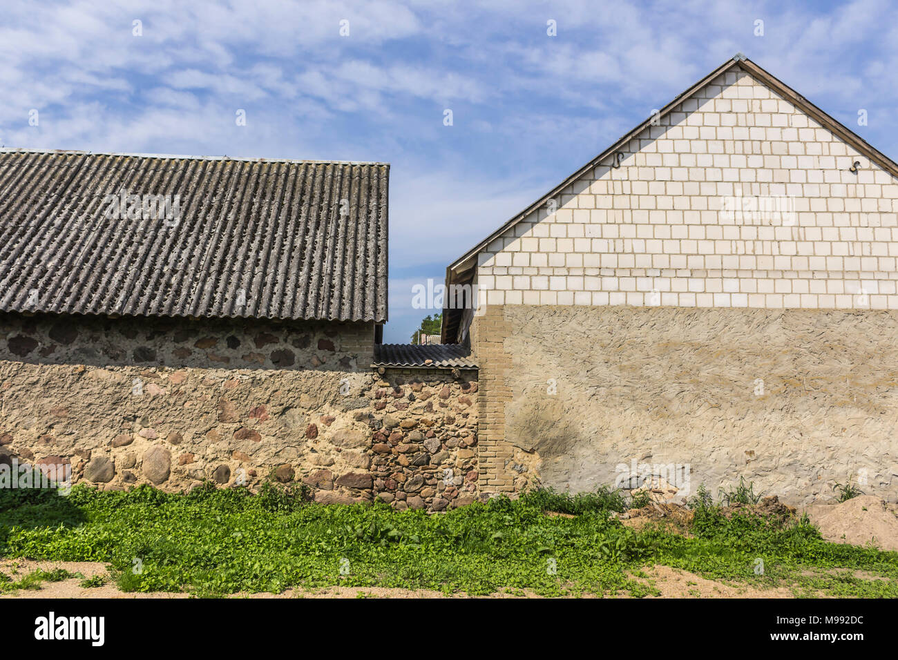 Brick barns hi-res stock photography and images - Alamy