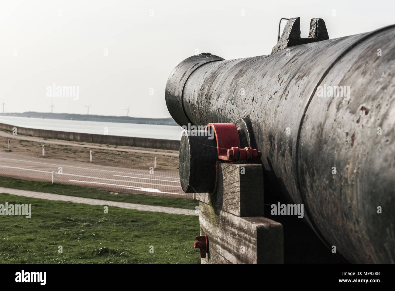 Facing cannon hi-res stock photography and images - Alamy