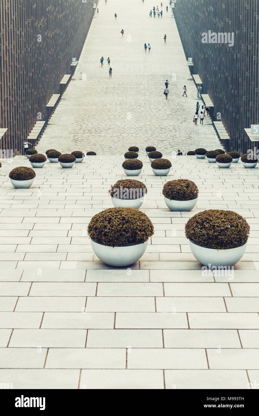 View on Ewha Womans University's main library building - very ...