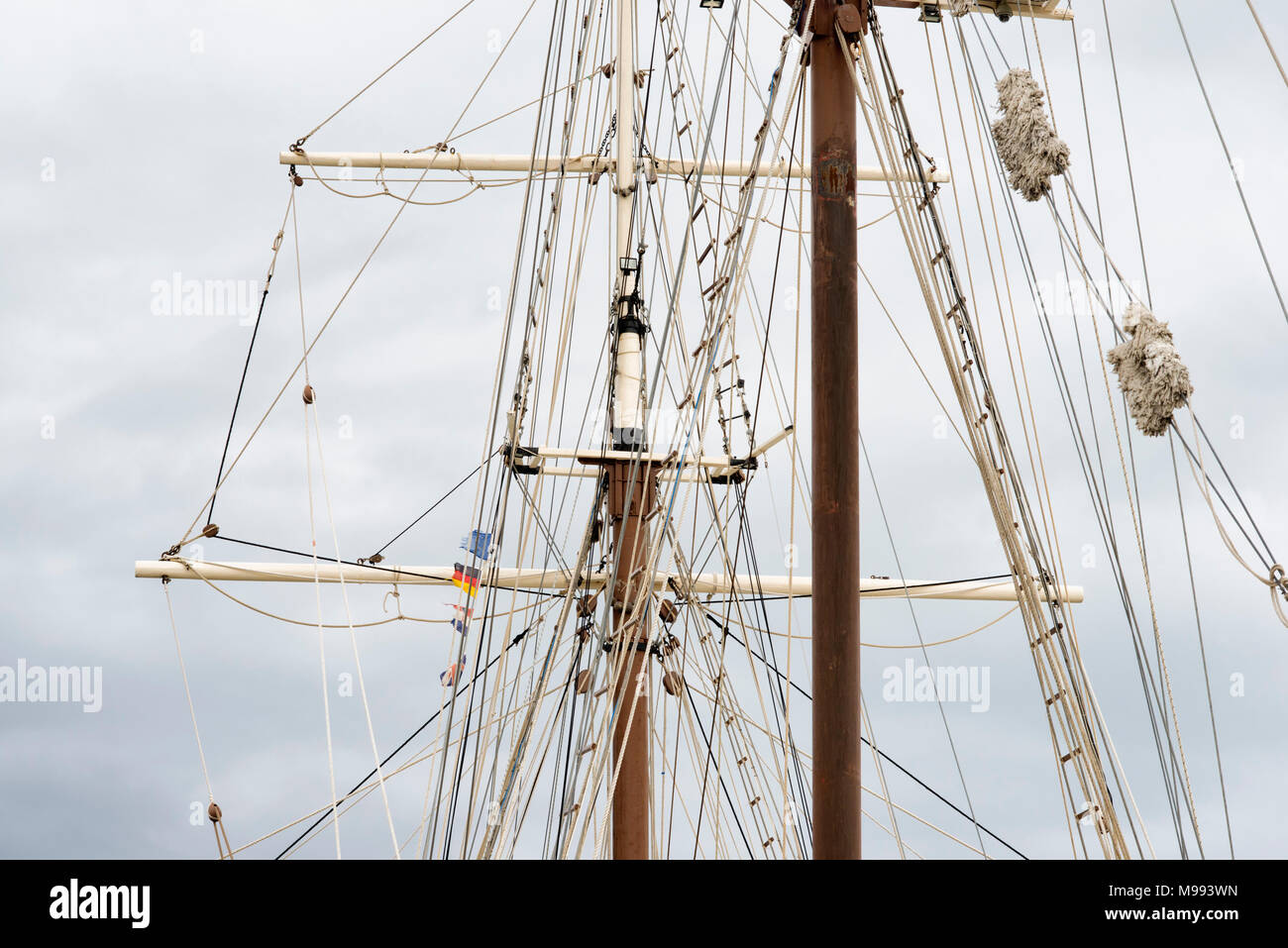 Masting of big wooden sailing ship, detailed rigging Stock Photo - Alamy