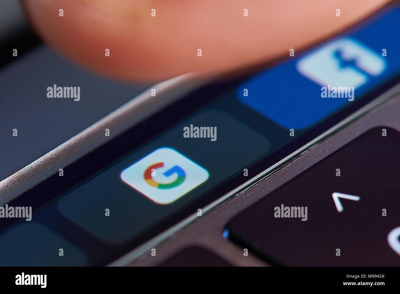 Google search bar hi-res stock photography and images - Alamy