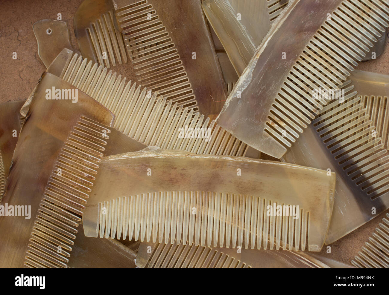 Horn comb hi-res stock photography and images - Alamy