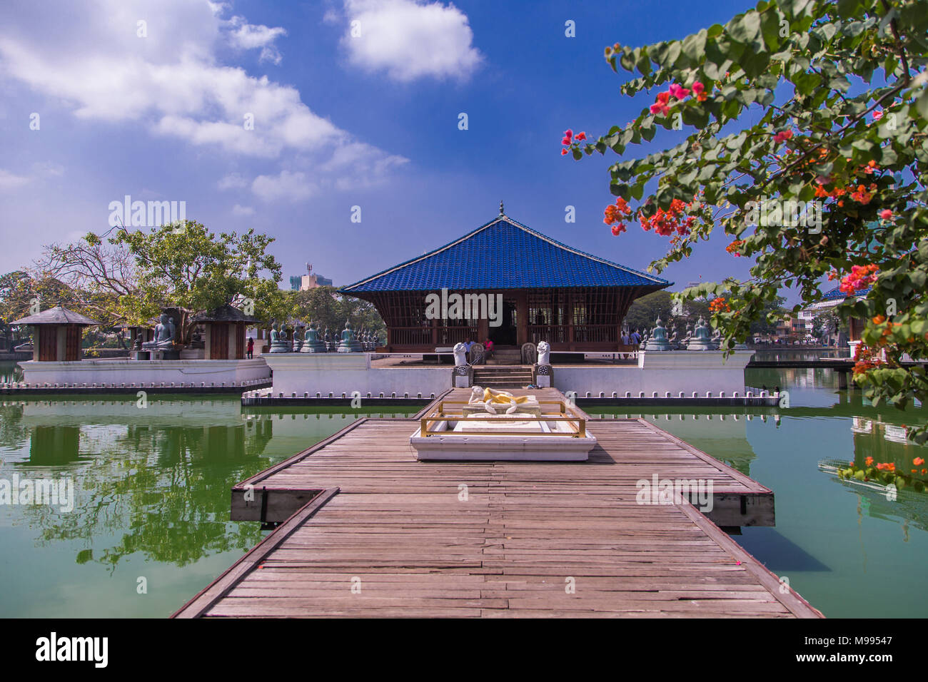 View at Gangaramaya Temple in Colombo, Sri Lanka Stock Photo - Alamy