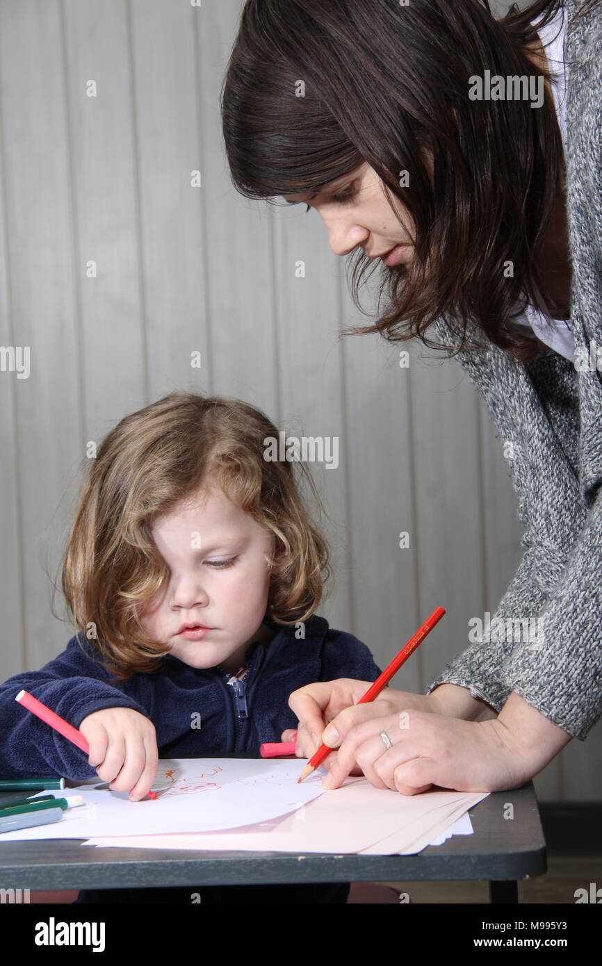Little girl learning to draw with her mother Stock Photo - Alamy