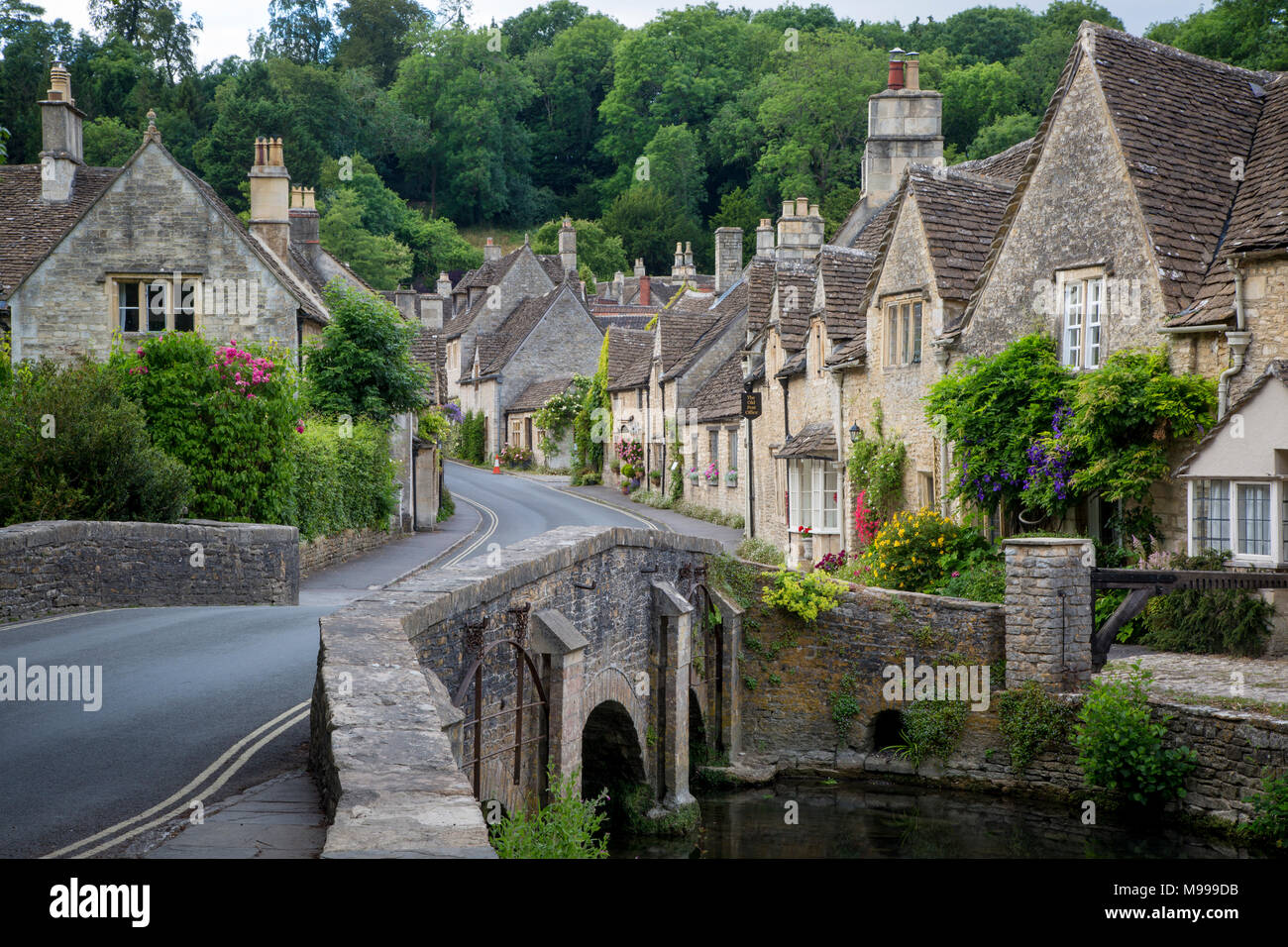 Castle combe wiltshire england hi-res stock photography and images - Alamy