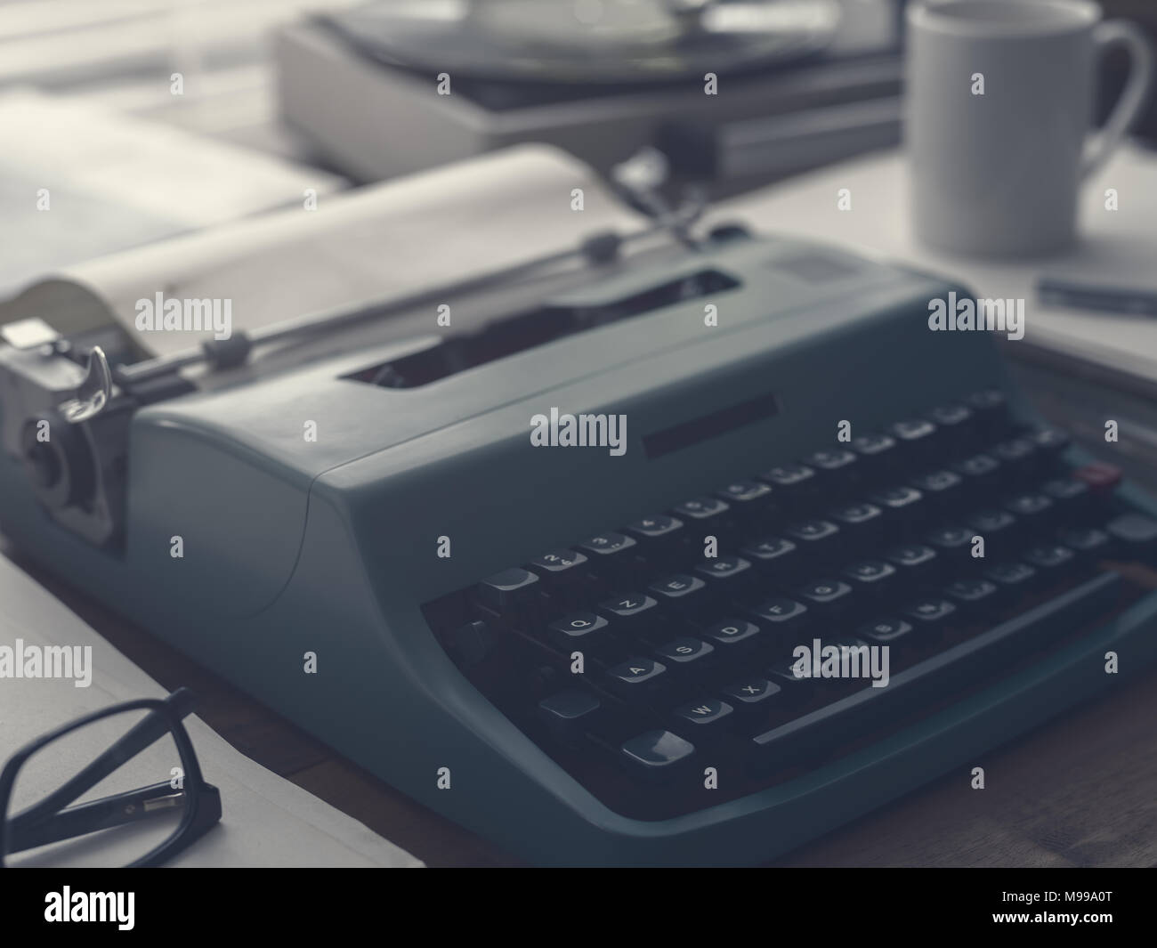 1980s office typewriter hi-res stock photography and images - Alamy
