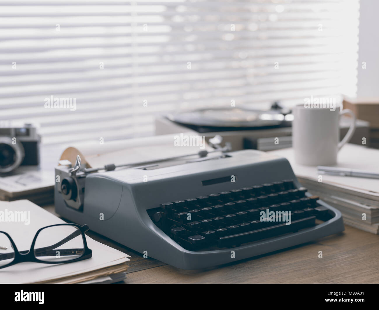 1980s office typewriter hi-res stock photography and images - Alamy
