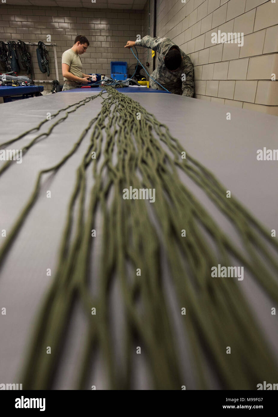 Back automatic parachute hi-res stock photography and images - Alamy